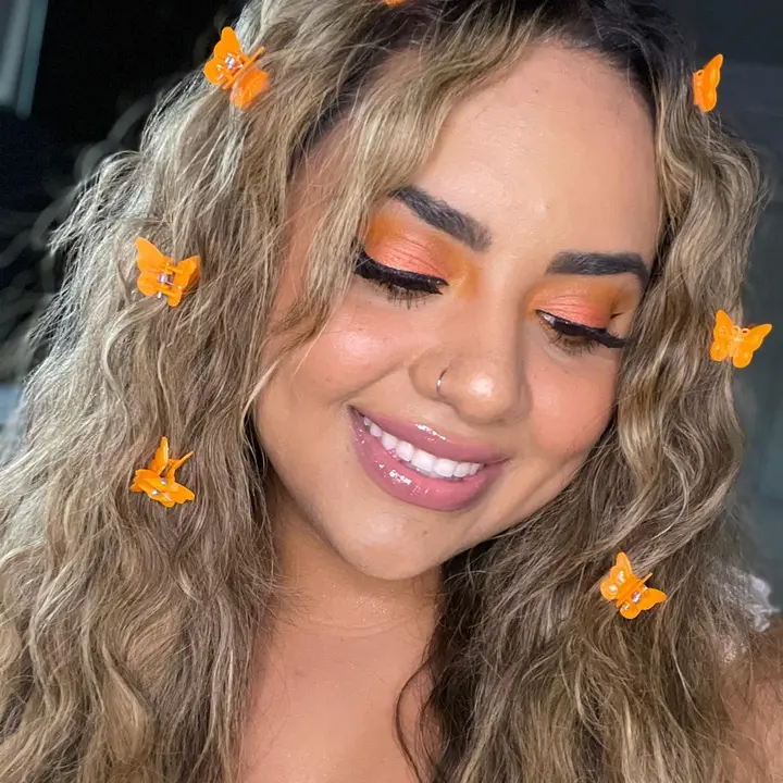 Andrea Herrera (@just.wingitt) - Urlebird